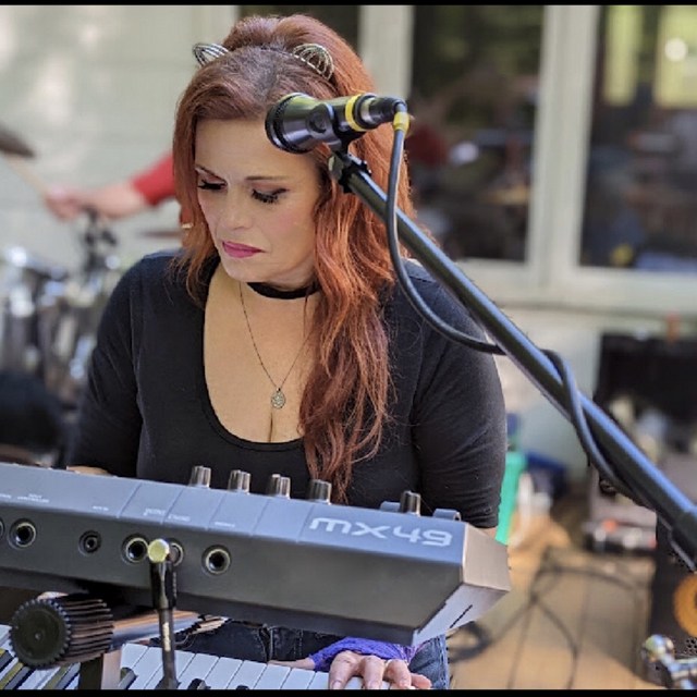 Lisa Z - Musician in Derby NY - BandMix.com