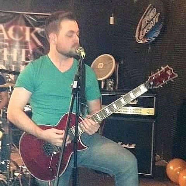 Brett Lowe - Musician in Newport AR - BandMix.com