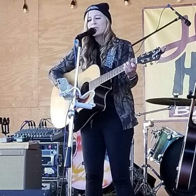 Kayla Hawkins - Band in Kenosha WI - BandMix.com